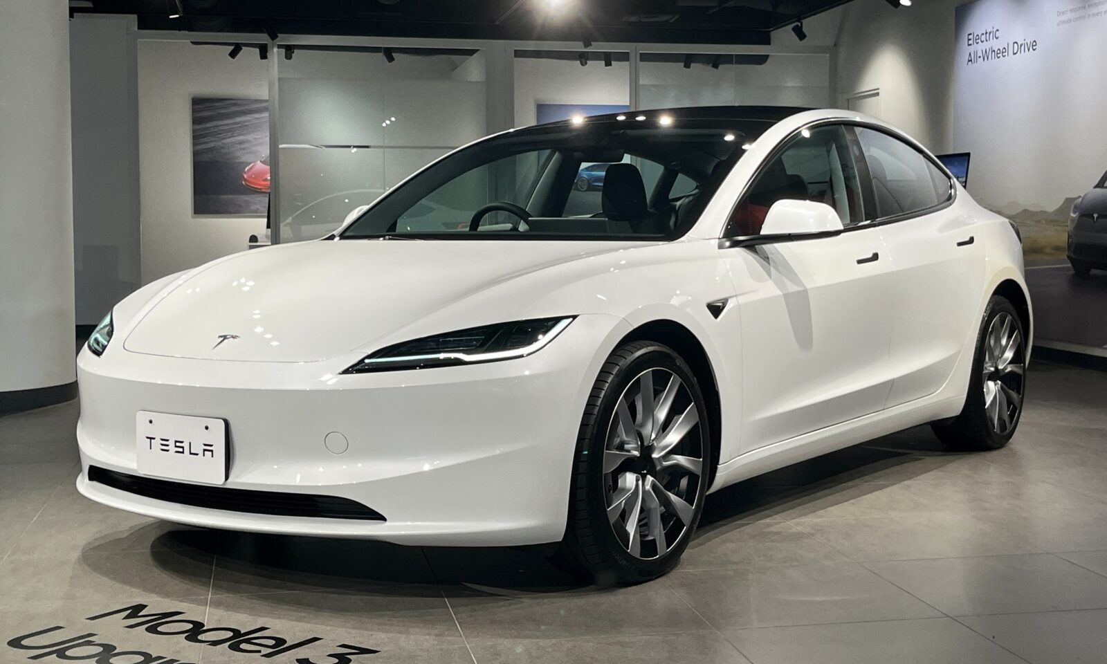 Німецькі студенти виявили в автомобілі Tesla режим, який був ...